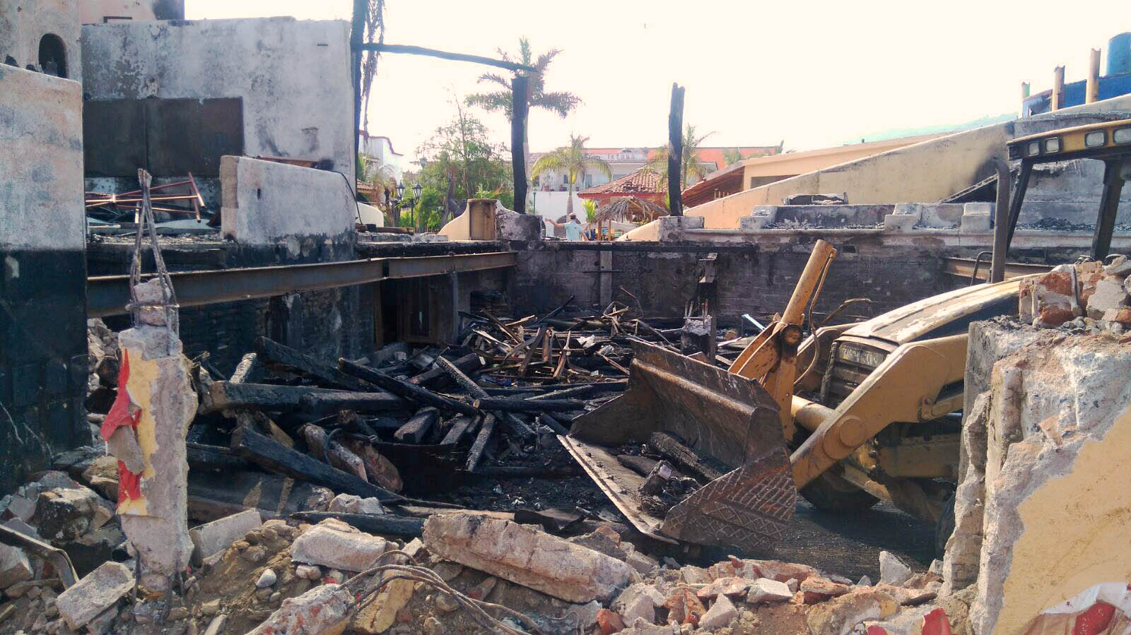 Zihuatanejo-Ixtapa Message Board - Ixtapa after the fire!