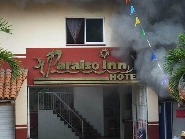 Zihuatanejo-Ixtapa Message Board - Fire at the Uniformes California shop