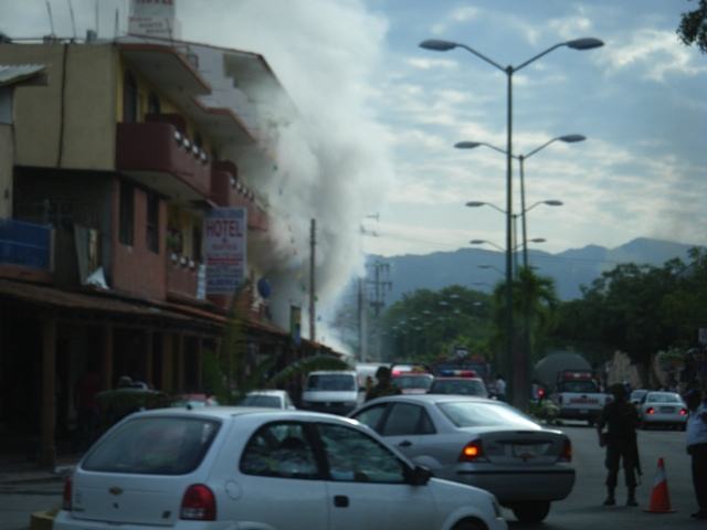 Zihuatanejo-Ixtapa Message Board - Fire at the Uniformes California shop