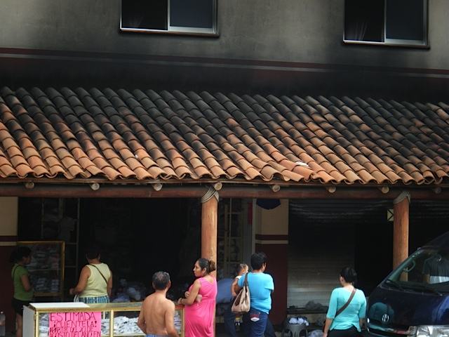 Zihuatanejo-Ixtapa Message Board - Fire at the Uniformes California shop